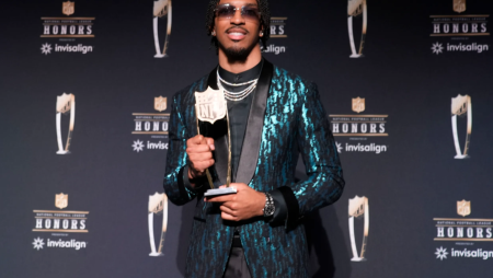 Jayden Daniels Wins 2024 AP NFL Offensive Rookie of the Year: A ...